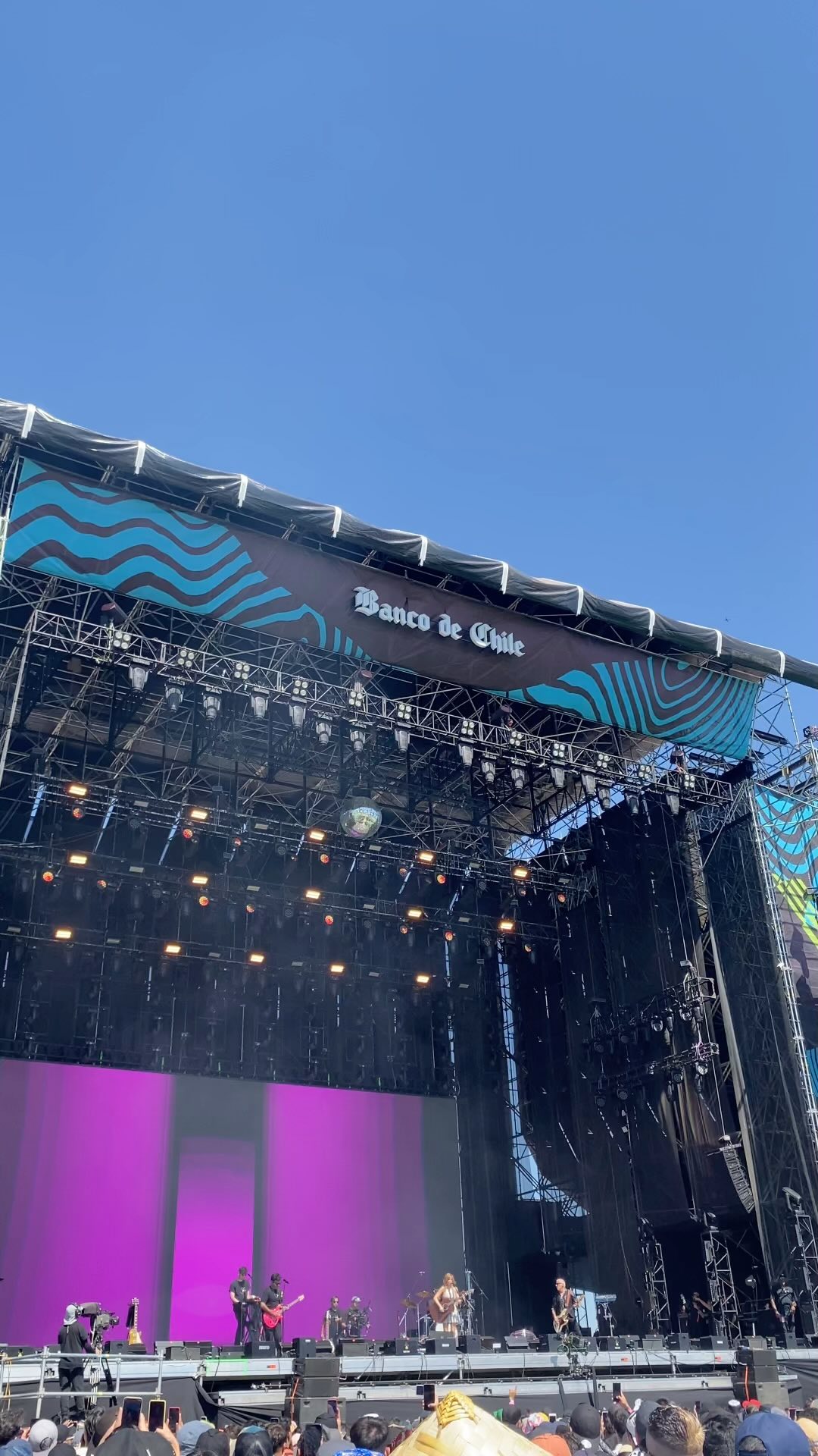 El Deporte y la Música – Cancha General