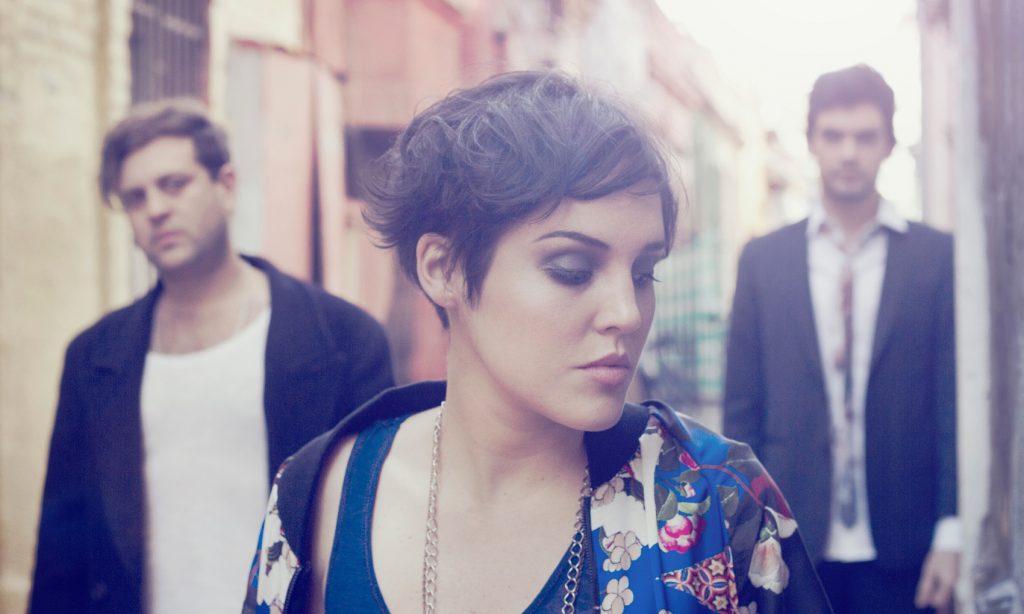 Miss Garrison: melancolía a la orden del día – Cancha General