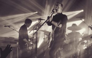 Así está el tour que traería a QOTSA a Chile – Cancha General