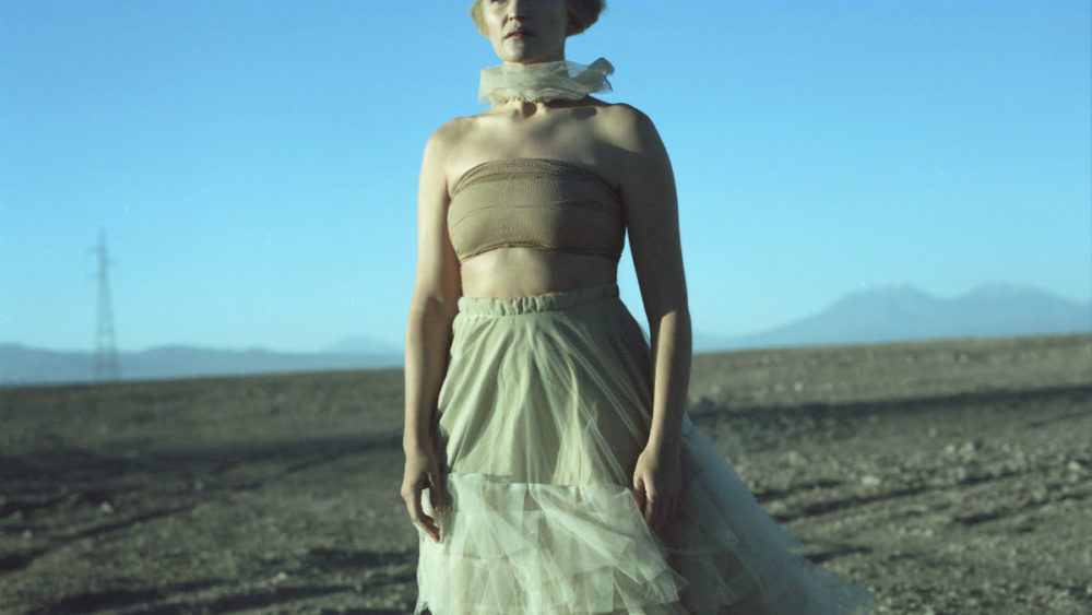 Paz Court estrena single «La Noche Oscura» – Cancha General