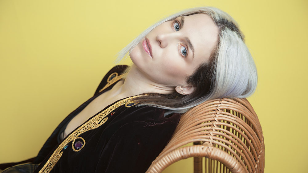 La experimentación de María Colores en su nueva canción «Toc Toc ...